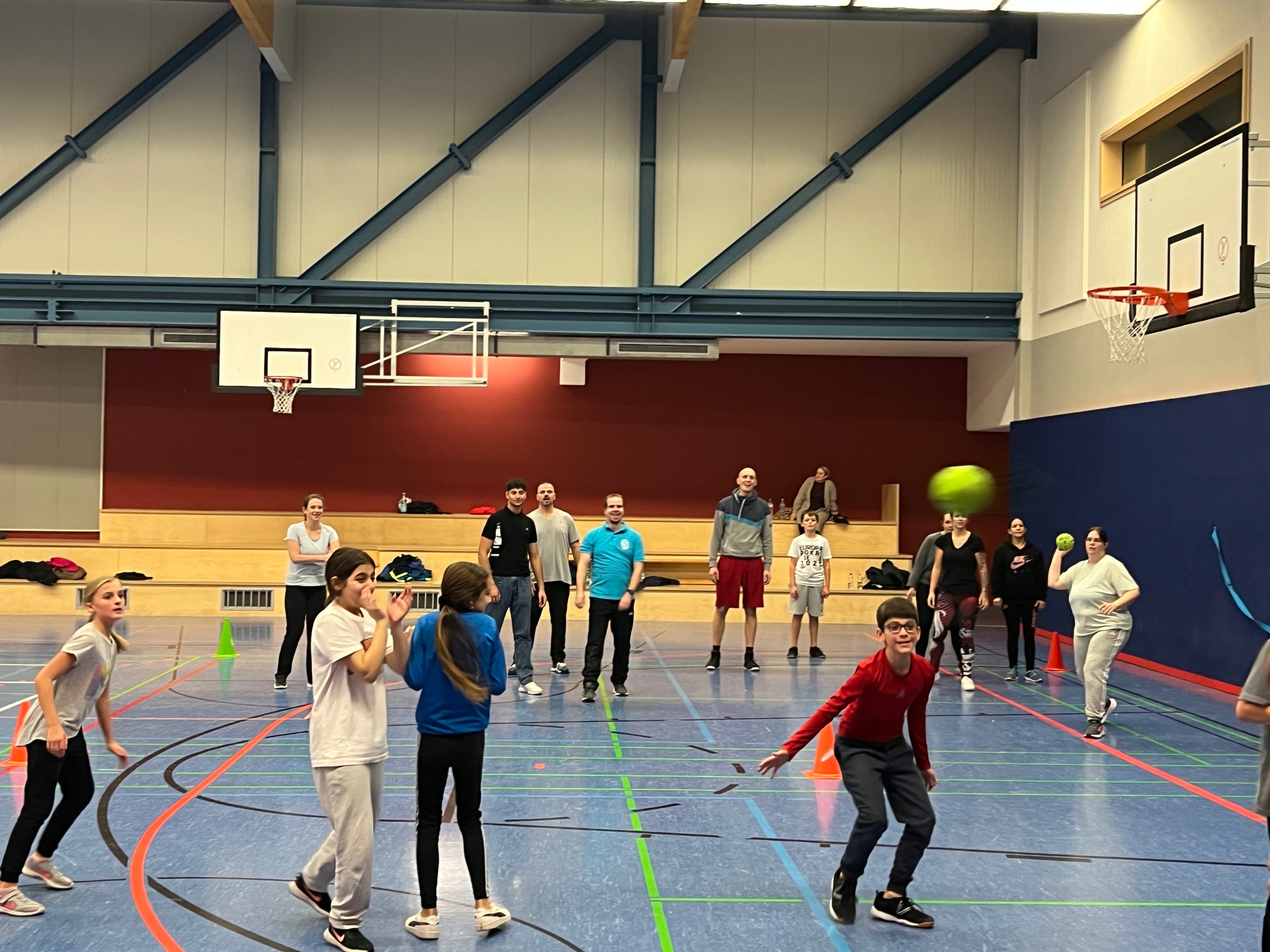 Erlenbachschule heißt Eltern bei einem sportlichen Elternabend willkommen - Erlenbachschule Elz